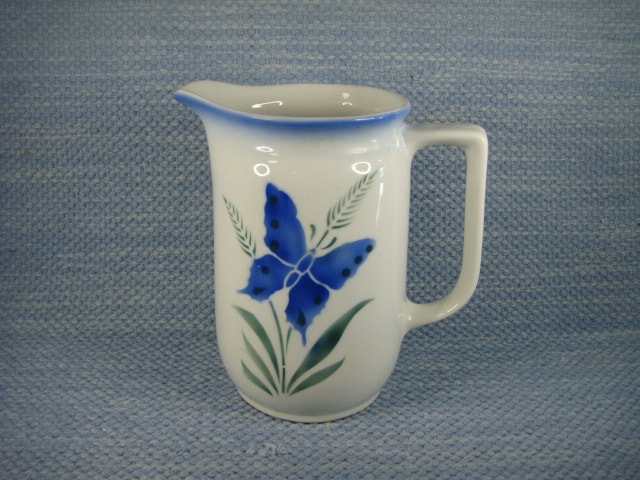 ST-mallin maitokannu, sininen Perhonen - Wanhat Kupit