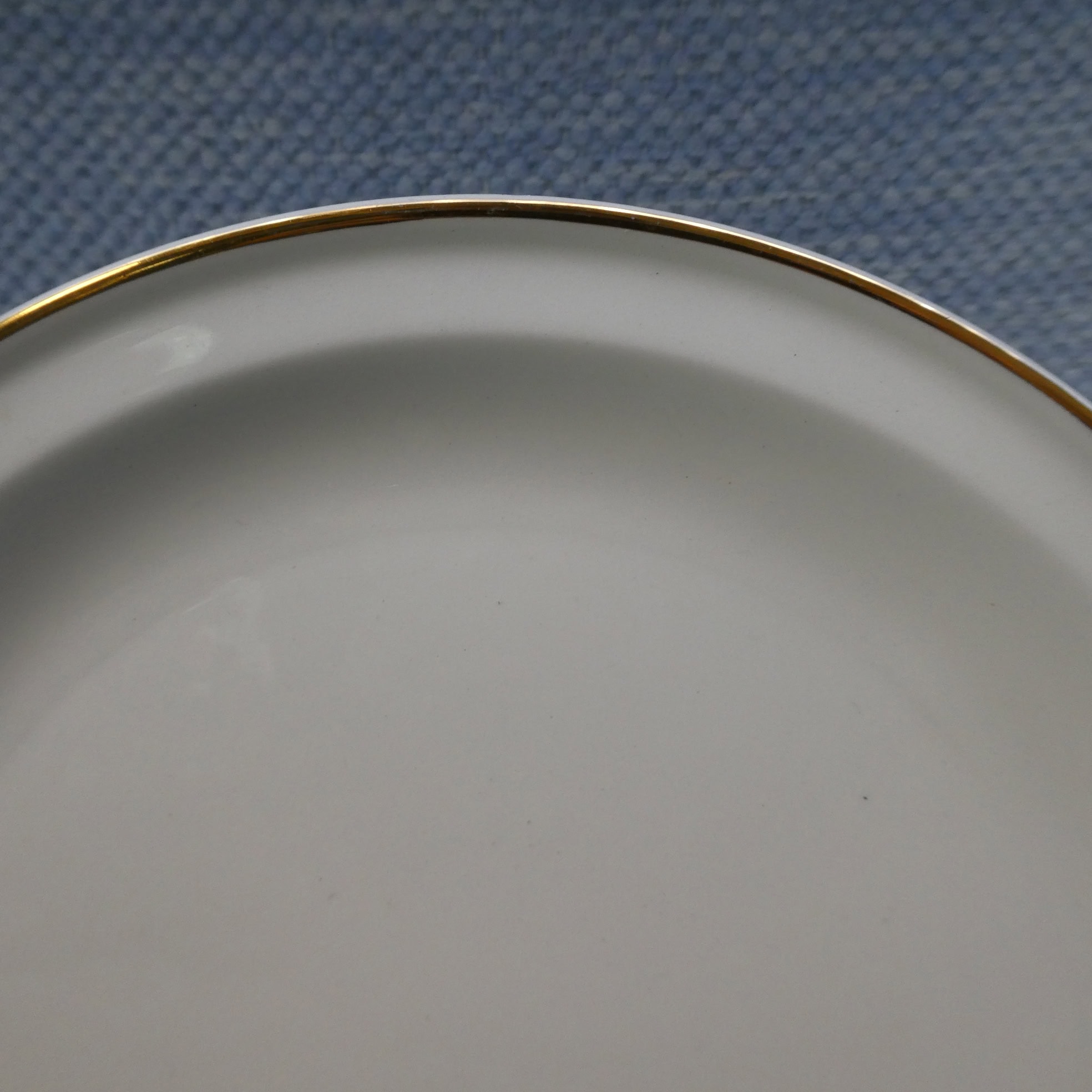 Arabia Plate 23 cm white gold stripe - Wanhat Kupit